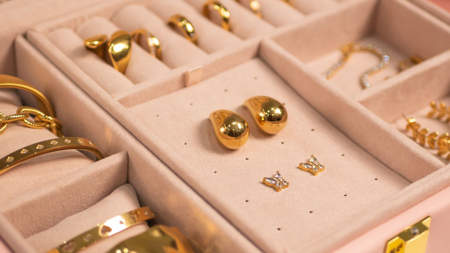 Joyas waterproof elegantes para mujeres | Azzia Joyería
